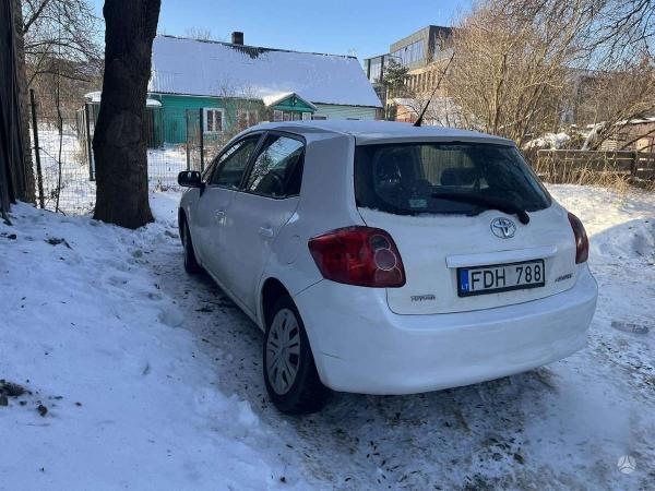Balts Toyota Auris 2008 Viļņa, ar dzinēja tilpumu 1.36 L un nobraukumu 205 tūkst. km par 1450 €, foto 4 vietnē AUTOMOTO.COM.LV