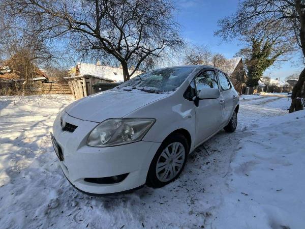 Balts Toyota Auris 2008 Viļņa, ar dzinēja tilpumu 1.36 L un nobraukumu 205 tūkst. km par 1450 €, foto 5 vietnē AUTOMOTO.COM.LV