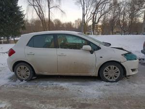 White Toyota Auris 2008 in Vilnius, with an engine capacity of 2.00 L and mileage of 285 thousand km for 900 €, photo 4 on AUTOMOTO.COM.LV