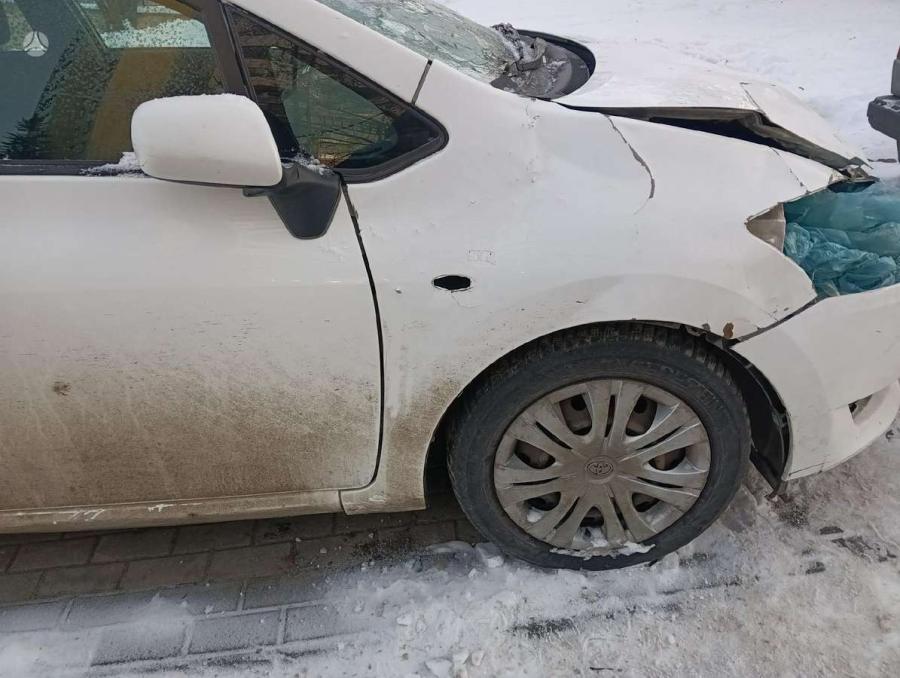 White Toyota Auris 2008 in Vilnius, with an engine capacity of 2.00 L and mileage of 285 thousand km for 900 €, photo 6 on AUTOMOTO.COM.LV