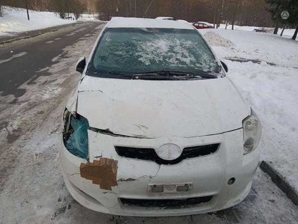 White Toyota Auris 2008 in Vilnius, with an engine capacity of 2.00 L and mileage of 285 thousand km for 900 €, photo 7 on AUTOMOTO.COM.LV