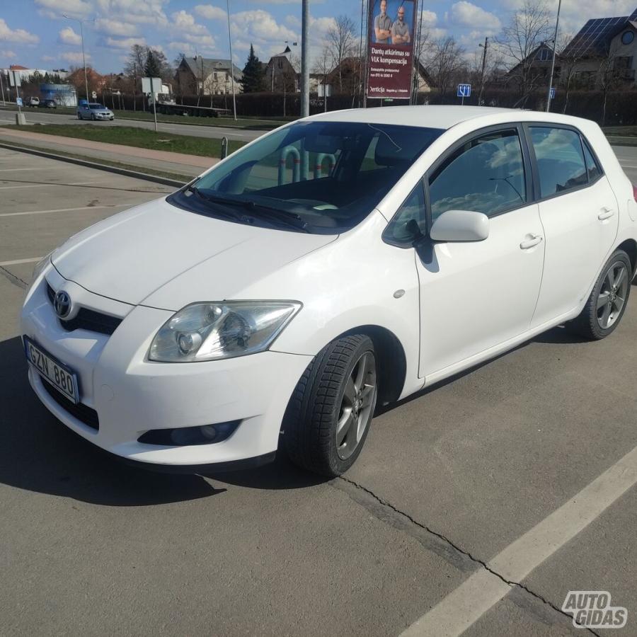 Balts Toyota Auris 2008 Klaipėda, ar dzinēja tilpumu 2.00 L un nobraukumu 272 tūkst. km par 1999 €, foto 1 vietnē AUTOMOTO.COM.LV