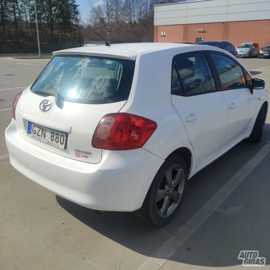 Balts Toyota Auris 2008 Klaipėda, ar dzinēja tilpumu 2.00 L un nobraukumu 272 tūkst. km par 1999 €, foto 5 vietnē AUTOMOTO.COM.LV