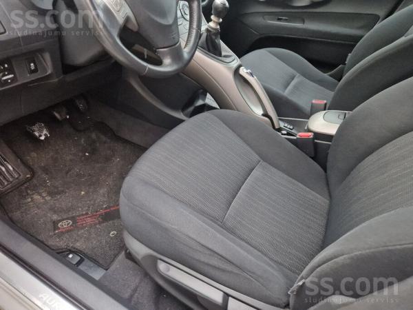 Balts Toyota Auris 2008 Ogre, ar dzinēja tilpumu 2.00 L un nobraukumu 205 tūkst. km par 3970 €, foto 9 vietnē AUTOMOTO.COM.LV