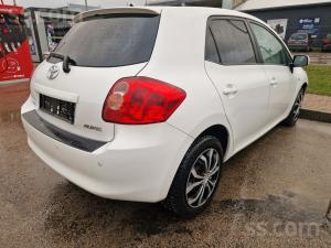 Balts Toyota Auris 2008 Ogre, ar dzinēja tilpumu 2.00 L un nobraukumu 205 tūkst. km par 3970 €, foto 5 vietnē AUTOMOTO.COM.LV