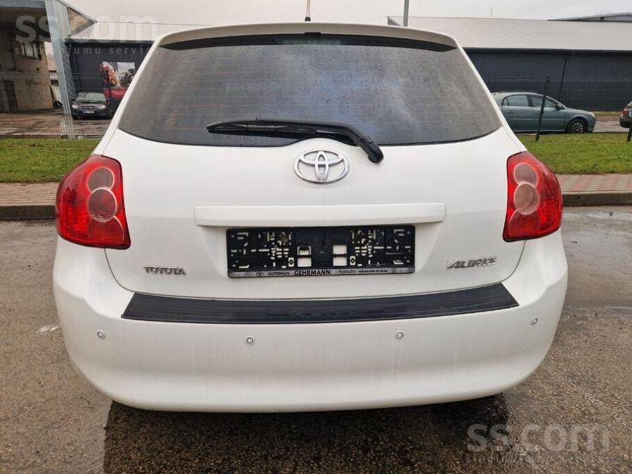 Balts Toyota Auris 2008 Ogre, ar dzinēja tilpumu 2.00 L un nobraukumu 205 tūkst. km par 3970 €, foto 6 vietnē AUTOMOTO.COM.LV