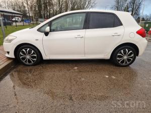 Balts Toyota Auris 2008 Ogre, ar dzinēja tilpumu 2.00 L un nobraukumu 205 tūkst. km par 3970 €, foto 8 vietnē AUTOMOTO.COM.LV