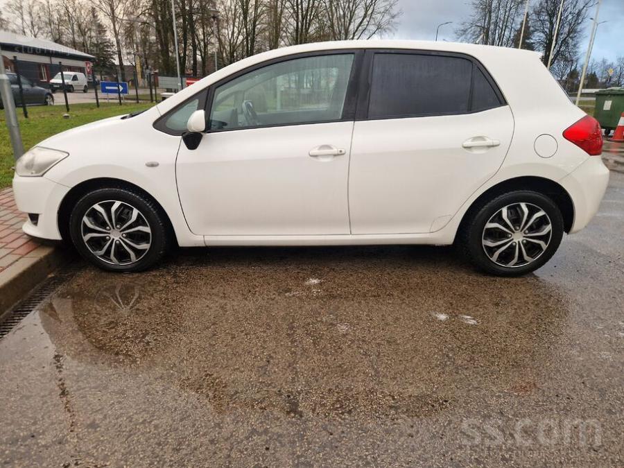 Balts Toyota Auris 2008 Ogre, ar dzinēja tilpumu 2.00 L un nobraukumu 205 tūkst. km par 3970 €, foto 8 vietnē AUTOMOTO.COM.LV