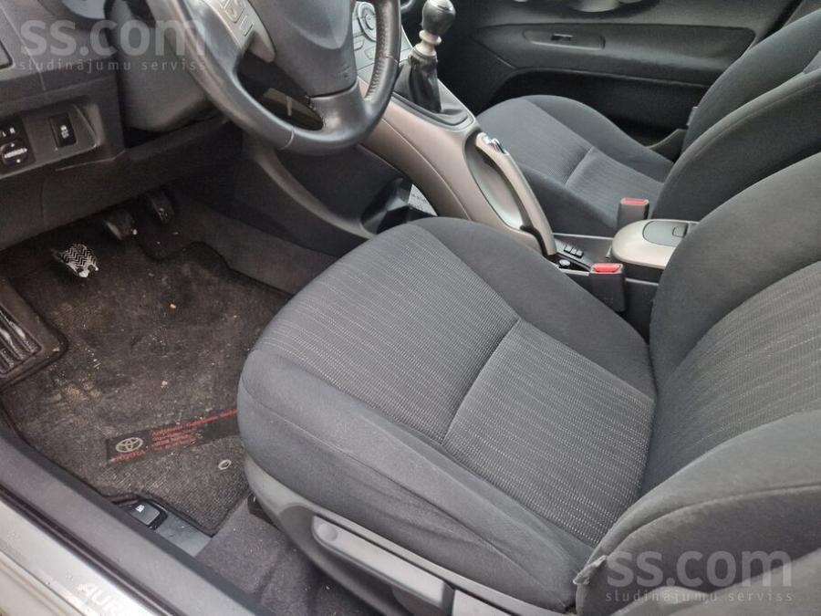 Balts Toyota Auris 2008 Ogre, ar dzinēja tilpumu 2.00 L un nobraukumu 205 tūkst. km par 3970 €, foto 10 vietnē AUTOMOTO.COM.LV