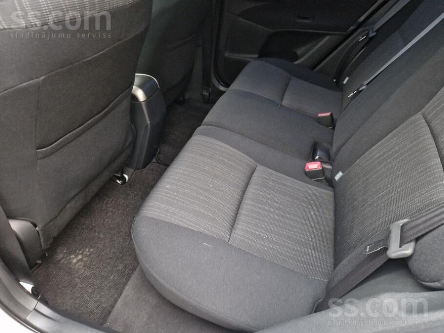 Balts Toyota Auris 2008 Ogre, ar dzinēja tilpumu 2.00 L un nobraukumu 205 tūkst. km par 3970 €, foto 11 vietnē AUTOMOTO.COM.LV