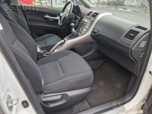 Balts Toyota Auris 2008 Ogre, ar dzinēja tilpumu 2.00 L un nobraukumu 205 tūkst. km par 3970 €, foto 12 vietnē AUTOMOTO.COM.LV