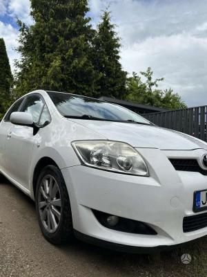 White Toyota Auris 2008 in Kaunas, with an engine capacity of 2.00 L and mileage of 262 thousand km for 2000 €, photo  on AUTOMOTO.COM.LV