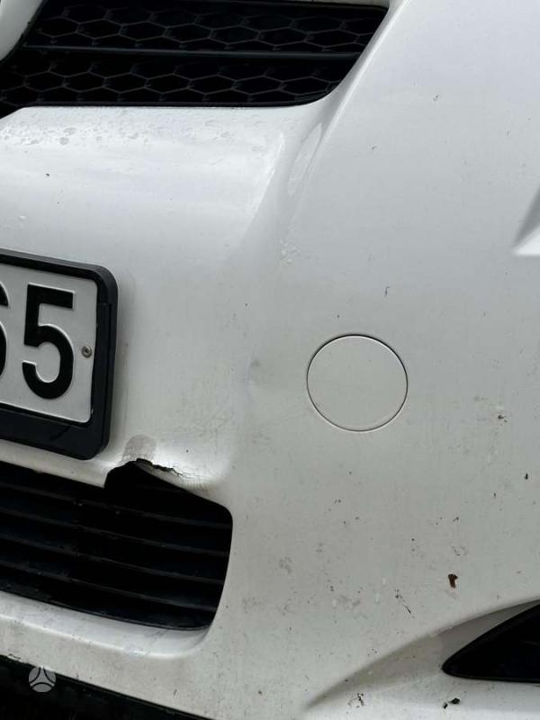 White Toyota Auris 2008 in Kaunas, with an engine capacity of 2.00 L and mileage of 262 thousand km for 2000 €, photo 4 on AUTOMOTO.COM.LV