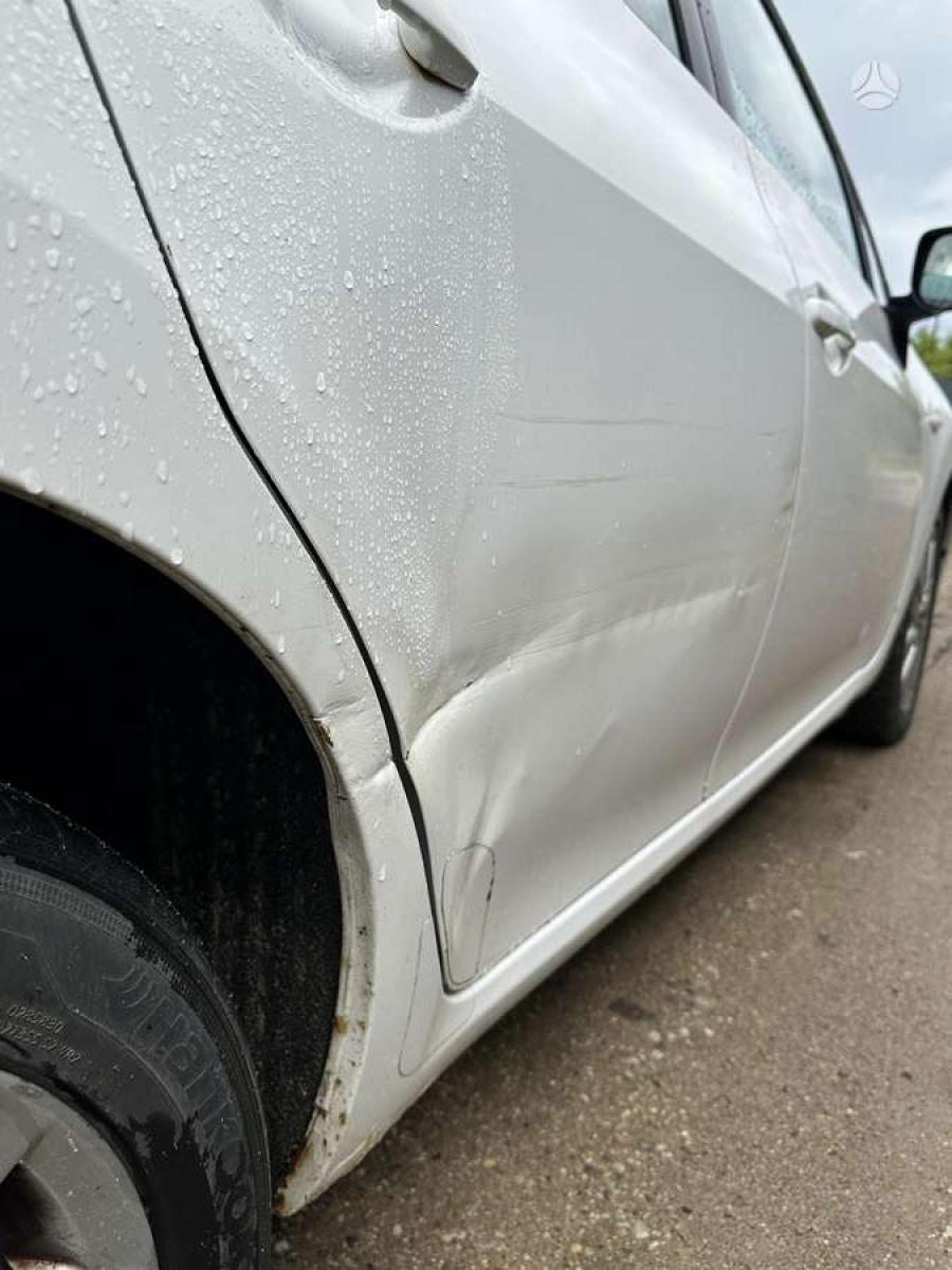 Balts Toyota Auris 2008 Kauņa, ar dzinēja tilpumu 2.00 L un nobraukumu 262 tūkst. km par 2000 €, foto 8 vietnē AUTOMOTO.COM.LV