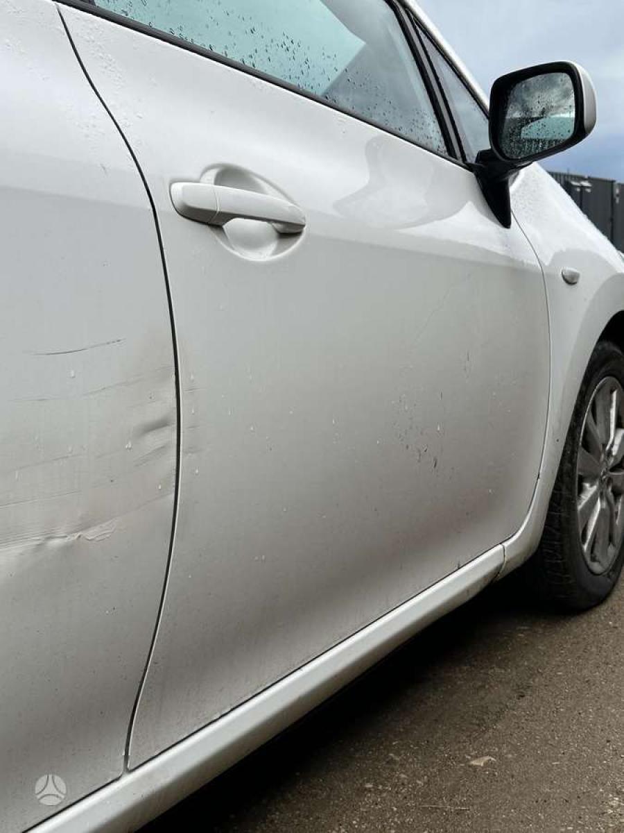 Balts Toyota Auris 2008 Kauņa, ar dzinēja tilpumu 2.00 L un nobraukumu 262 tūkst. km par 2000 €, foto 9 vietnē AUTOMOTO.COM.LV