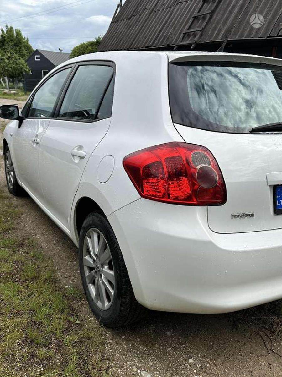 Balts Toyota Auris 2008 Kauņa, ar dzinēja tilpumu 2.00 L un nobraukumu 262 tūkst. km par 2000 €, foto 11 vietnē AUTOMOTO.COM.LV