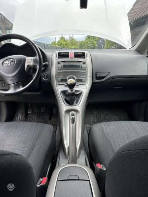 Balts Toyota Auris 2008 Kauņa, ar dzinēja tilpumu 2.00 L un nobraukumu 262 tūkst. km par 2000 €, foto 14 vietnē AUTOMOTO.COM.LV