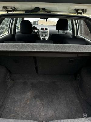 Balts Toyota Auris 2008 Kauņa, ar dzinēja tilpumu 2.00 L un nobraukumu 262 tūkst. km par 2000 €, foto 16 vietnē AUTOMOTO.COM.LV