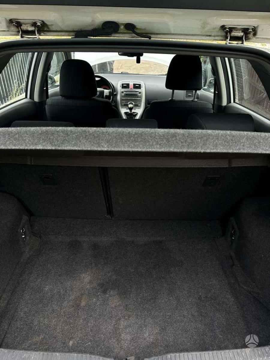 Balts Toyota Auris 2008 Kauņa, ar dzinēja tilpumu 2.00 L un nobraukumu 262 tūkst. km par 2000 €, foto 16 vietnē AUTOMOTO.COM.LV