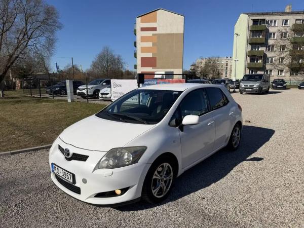 Balts Toyota Auris 2008 Ventspils, ar dzinēja tilpumu 2.20 L un nobraukumu 346 tūkst. km par 1500 €, foto 1 vietnē AUTOMOTO.COM.LV