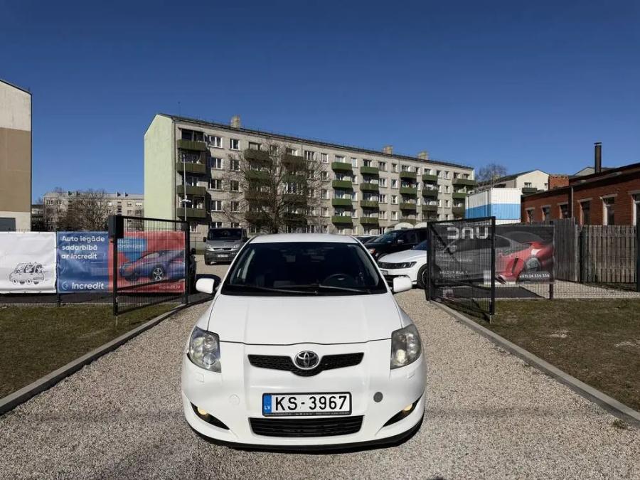 Balts Toyota Auris 2008 Ventspils, ar dzinēja tilpumu 2.20 L un nobraukumu 346 tūkst. km par 1500 €, foto 3 vietnē AUTOMOTO.COM.LV