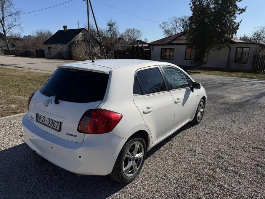 Balts Toyota Auris 2008 Ventspils, ar dzinēja tilpumu 2.20 L un nobraukumu 346 tūkst. km par 1500 €, foto 5 vietnē AUTOMOTO.COM.LV