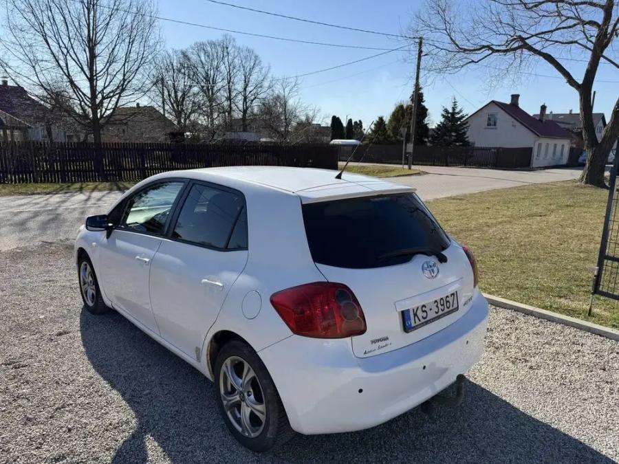 Balts Toyota Auris 2008 Ventspils, ar dzinēja tilpumu 2.20 L un nobraukumu 346 tūkst. km par 1500 €, foto 7 vietnē AUTOMOTO.COM.LV