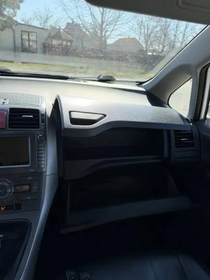 Balts Toyota Auris 2008 Ventspils, ar dzinēja tilpumu 2.20 L un nobraukumu 346 tūkst. km par 1500 €, foto 14 vietnē AUTOMOTO.COM.LV