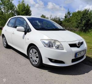 White Toyota Auris 2008 in Siauliai, with an engine capacity of 2.00 L and mileage of 301 thousand km for 1999 €, photo  on AUTOMOTO.COM.LV