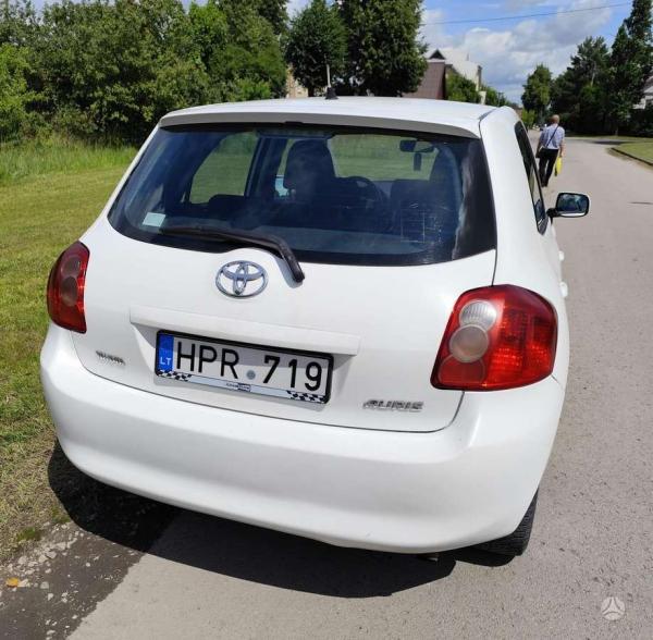 White Toyota Auris 2008 in Siauliai, with an engine capacity of 2.00 L and mileage of 301 thousand km for 1999 €, photo 5 on AUTOMOTO.COM.LV