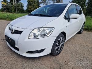 White Toyota Auris 2008 in Ogre, with an engine capacity of 2.00 L and mileage of 205 thousand km for 3970 €, photo  on AUTOMOTO.COM.LV