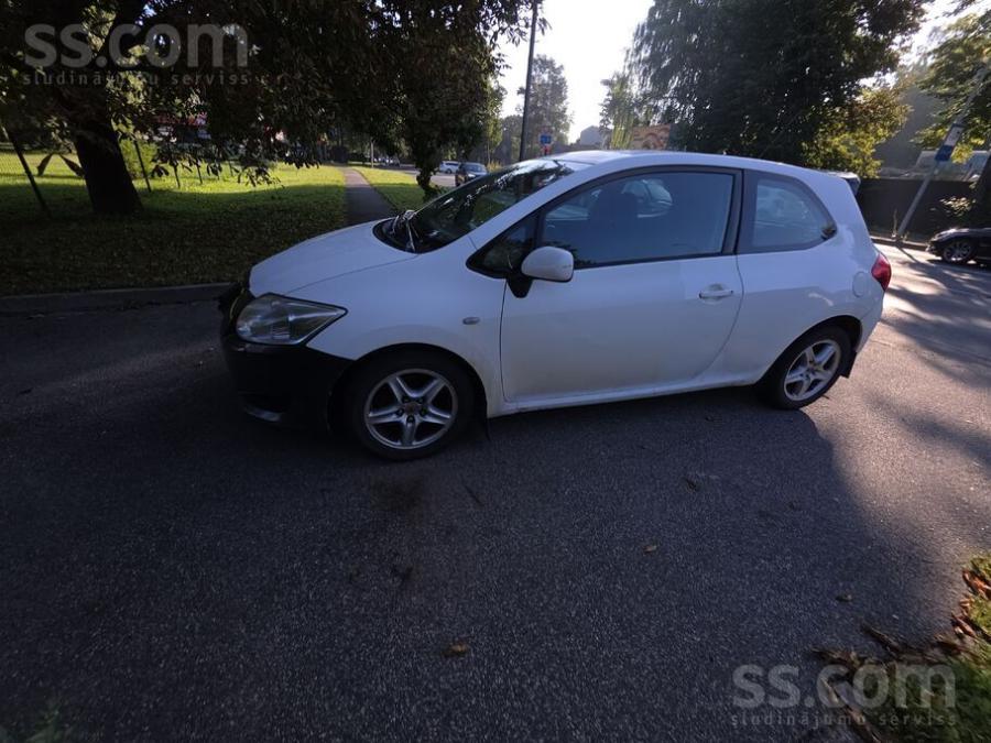 Balts Toyota Auris 2008 Rīga, ar dzinēja tilpumu 1.40 L un nobraukumu 272 tūkst. km par 1760 €, foto 3 vietnē AUTOMOTO.COM.LV