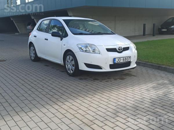 White Toyota Auris 2008 in Jekabpils, with an engine capacity of 1.40 L and mileage of 340 thousand km for 1600 €, photo 3 on AUTOMOTO.COM.LV