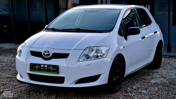 Balts Toyota Auris 2009 Kretinga, ar dzinēja tilpumu 1.40 L un nobraukumu 285 tūkst. km par 3099 €, foto 3 vietnē AUTOMOTO.COM.LV