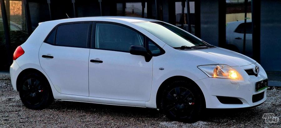 Balts Toyota Auris 2009 Kretinga, ar dzinēja tilpumu 1.40 L un nobraukumu 285 tūkst. km par 3099 €, foto 5 vietnē AUTOMOTO.COM.LV