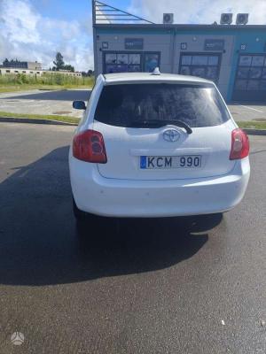 White Toyota Auris 2009 in Panevezys, with an engine capacity of 2.00 L and mileage of 323 thousand km for 2550 €, photo 5 on AUTOMOTO.COM.LV