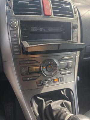 White Toyota Auris 2009 in Panevezys, with an engine capacity of 2.00 L and mileage of 323 thousand km for 2550 €, photo 15 on AUTOMOTO.COM.LV