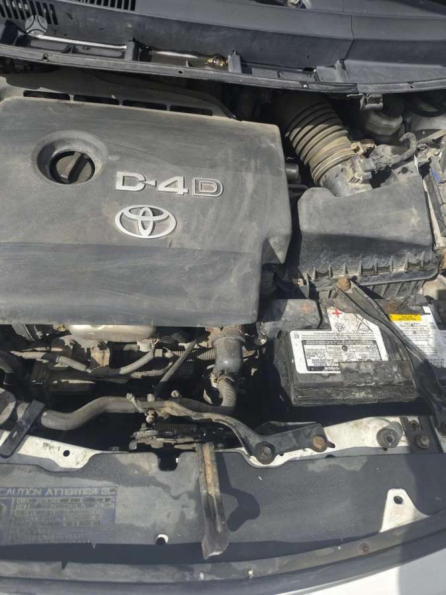 White Toyota Auris 2009 in Panevezys, with an engine capacity of 2.00 L and mileage of 323 thousand km for 2550 €, photo 17 on AUTOMOTO.COM.LV