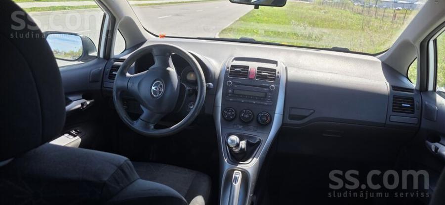 Balts Toyota Auris 2009 Rīga, ar dzinēja tilpumu 1.40 L un nobraukumu 286 tūkst. km par 2100 €, foto 6 vietnē AUTOMOTO.COM.LV