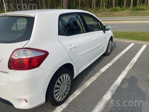 Balts Toyota Auris 2010 Rīga, ar dzinēja tilpumu 1.40 L un nobraukumu 267 tūkst. km par 4000 €, foto 4 vietnē AUTOMOTO.COM.LV
