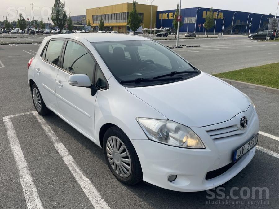 Balts Toyota Auris 2010 Rīga, ar dzinēja tilpumu 1.40 L un nobraukumu 267 tūkst. km par 4000 €, foto 6 vietnē AUTOMOTO.COM.LV