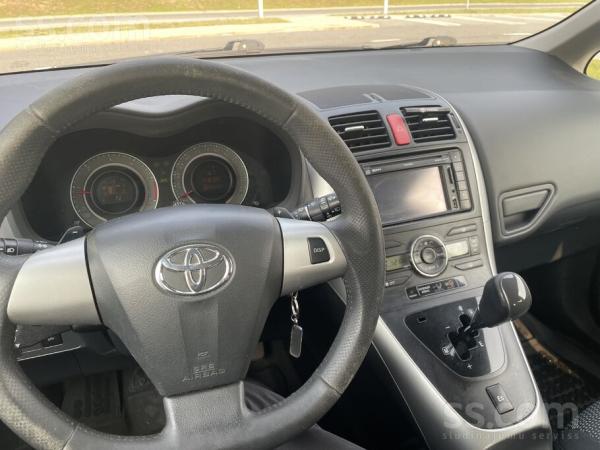 Balts Toyota Auris 2010 Rīga, ar dzinēja tilpumu 1.40 L un nobraukumu 267 tūkst. km par 4000 €, foto 10 vietnē AUTOMOTO.COM.LV