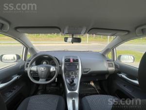 Balts Toyota Auris 2010 Rīga, ar dzinēja tilpumu 1.40 L un nobraukumu 267 tūkst. km par 4000 €, foto 13 vietnē AUTOMOTO.COM.LV