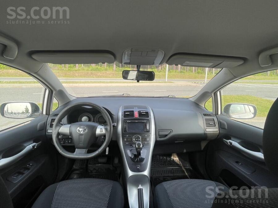 Balts Toyota Auris 2010 Rīga, ar dzinēja tilpumu 1.40 L un nobraukumu 267 tūkst. km par 4000 €, foto 13 vietnē AUTOMOTO.COM.LV