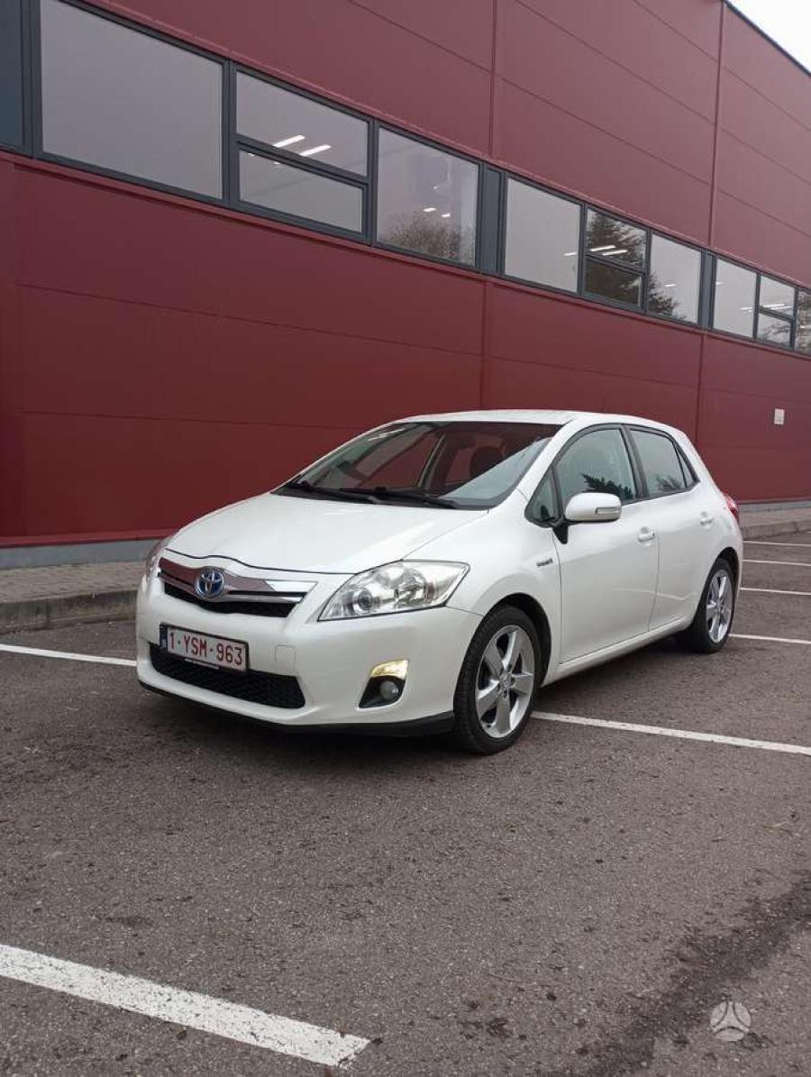 Balts Toyota Auris 2010 Kauņa, ar dzinēja tilpumu 1.80 L un nobraukumu 214 tūkst. km par 5950 €, foto 1 vietnē AUTOMOTO.COM.LV