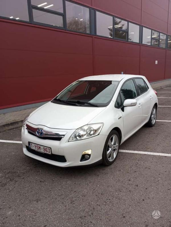 Balts Toyota Auris 2010 Kauņa, ar dzinēja tilpumu 1.80 L un nobraukumu 214 tūkst. km par 5950 €, foto 2 vietnē AUTOMOTO.COM.LV