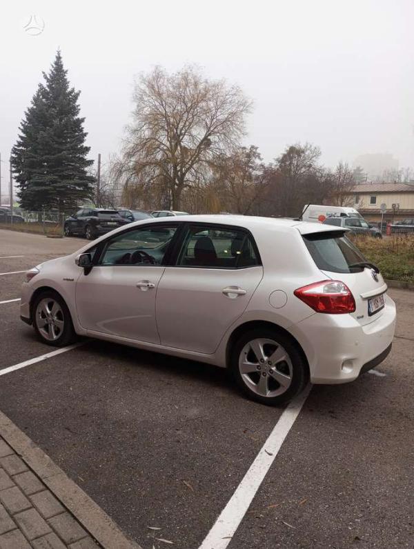 Balts Toyota Auris 2010 Kauņa, ar dzinēja tilpumu 1.80 L un nobraukumu 214 tūkst. km par 5950 €, foto 5 vietnē AUTOMOTO.COM.LV