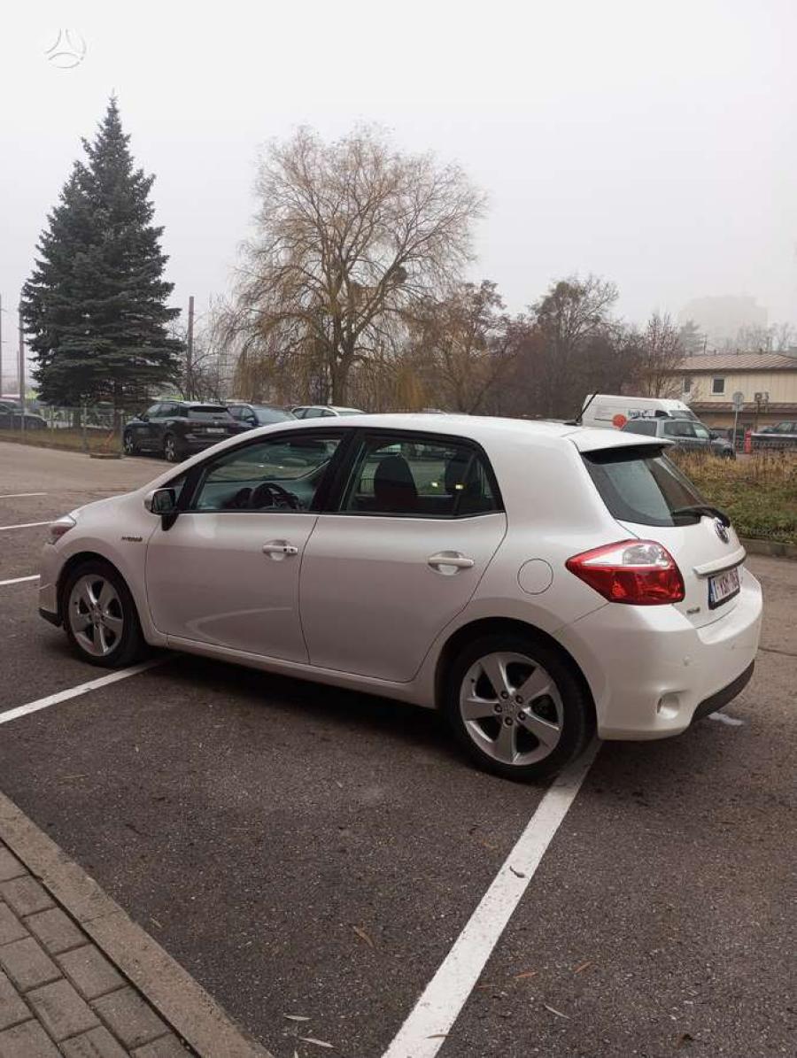 Balts Toyota Auris 2010 Kauņa, ar dzinēja tilpumu 1.80 L un nobraukumu 214 tūkst. km par 5950 €, foto 5 vietnē AUTOMOTO.COM.LV