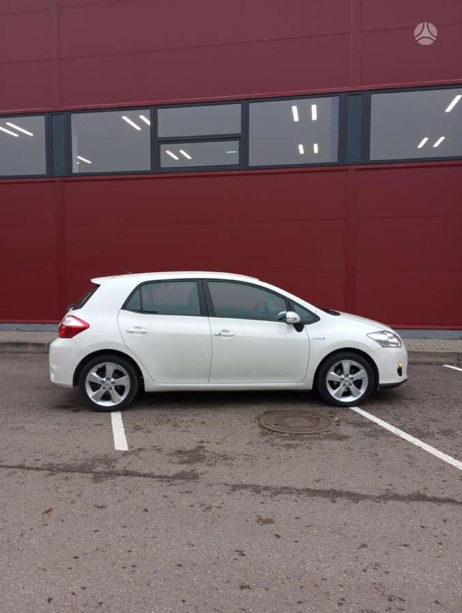 Balts Toyota Auris 2010 Kauņa, ar dzinēja tilpumu 1.80 L un nobraukumu 214 tūkst. km par 5950 €, foto 6 vietnē AUTOMOTO.COM.LV