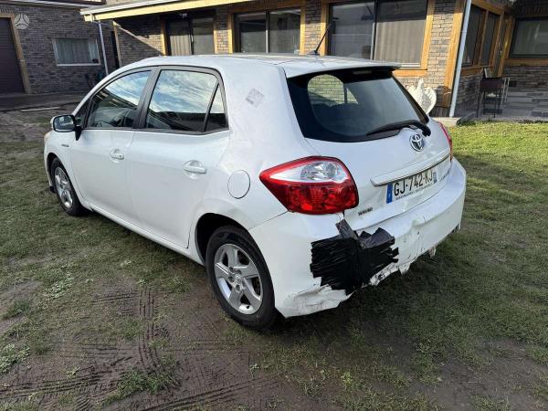 White Toyota Auris 2010 in Kaunas, with an engine capacity of 1.80 L and mileage of 200 thousand km for 2950 €, photo 8 on AUTOMOTO.COM.LV
